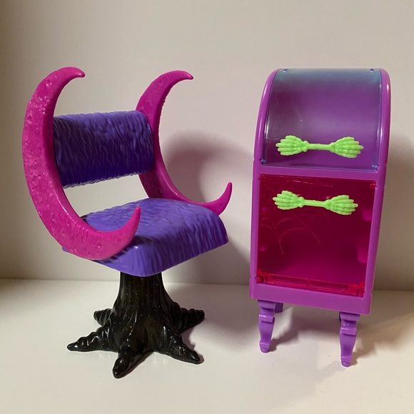 Mattel | Toys | Mattel Monster High G3 Furniture Set Creepover Crescent ...